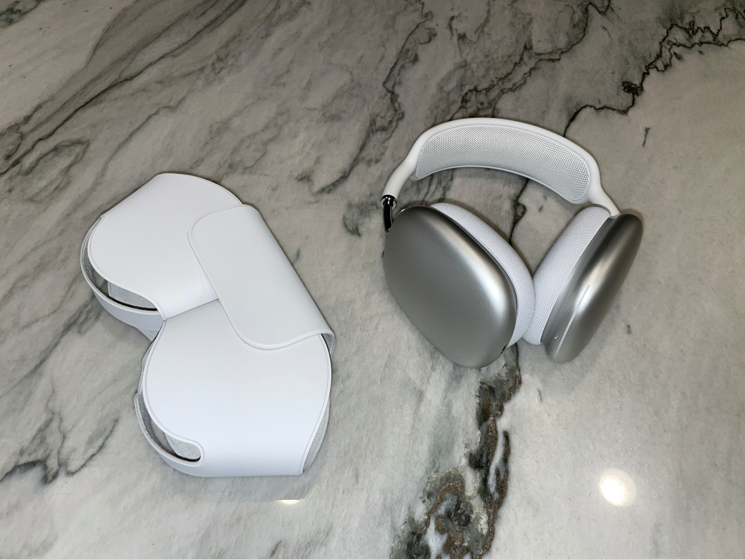 アップル新ヘッドフォンAirPods Maxファーストインプレ、高品質で非常に重いがサウンドはしっかり | TechCrunch Japan ...