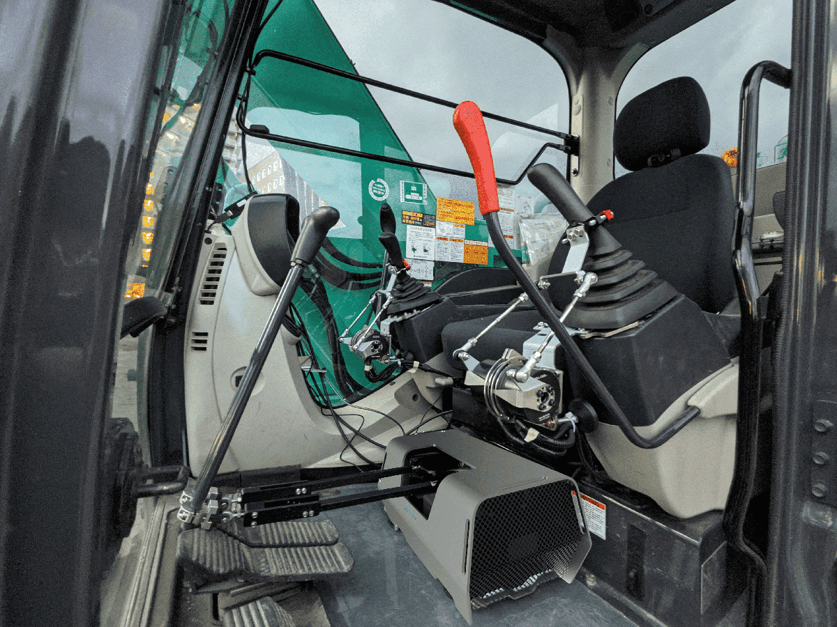 PCやスマホで建機・重機を遠隔操作できる「Model V」を東大発ARAVが提供開始、後付け装着で利用可能 | TechCrunch Japan Archive